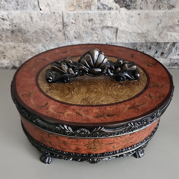 Vantage | Storage & Organization | Vintage Round Jewelry Box With Lid ...